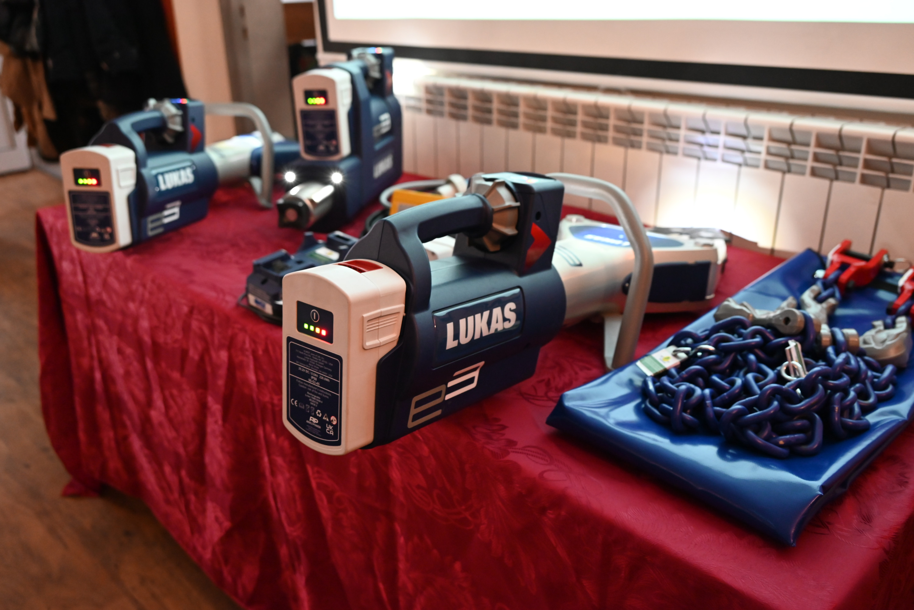 Strażacy z OSP Miejsce Piastowe z nowym sprzętem ratowniczym